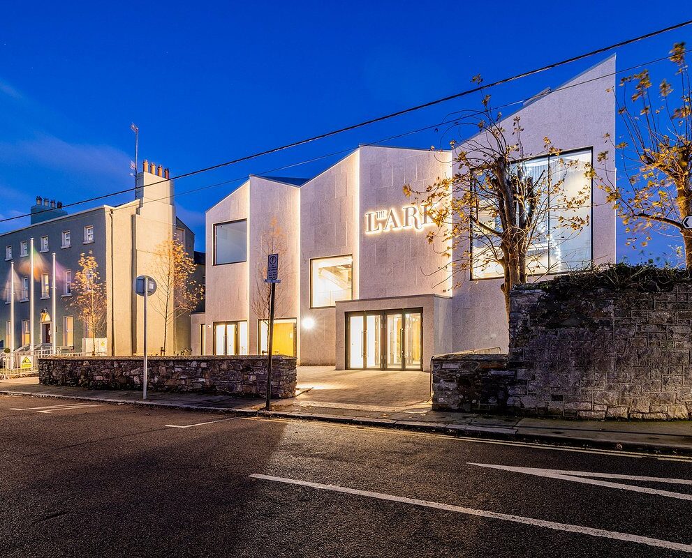 Hotels Near The Lark Concert Hall | Shoreline Hotel